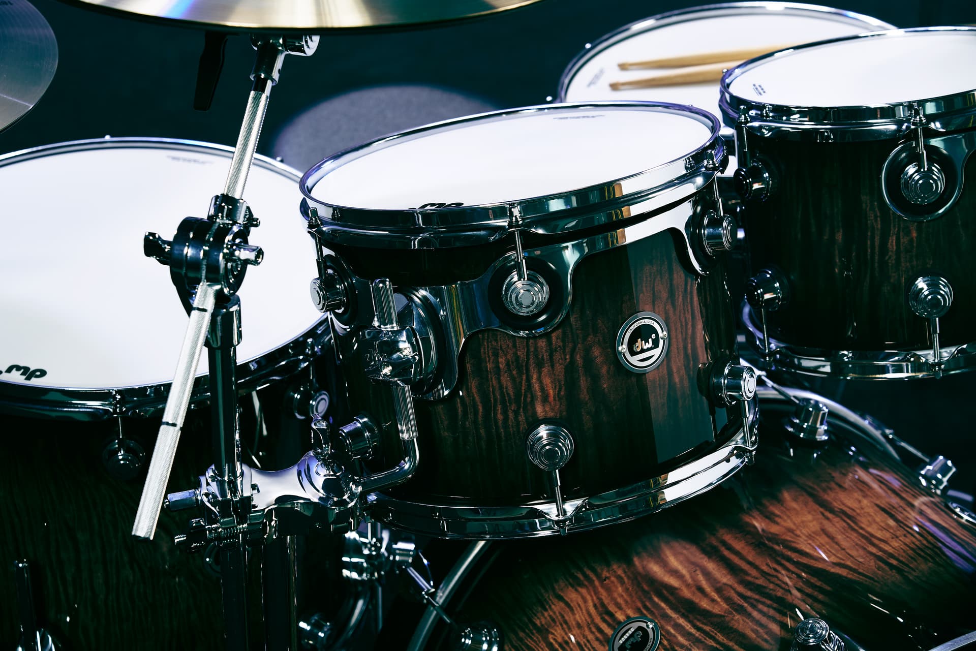 DWe | Drum Workshop Inc.